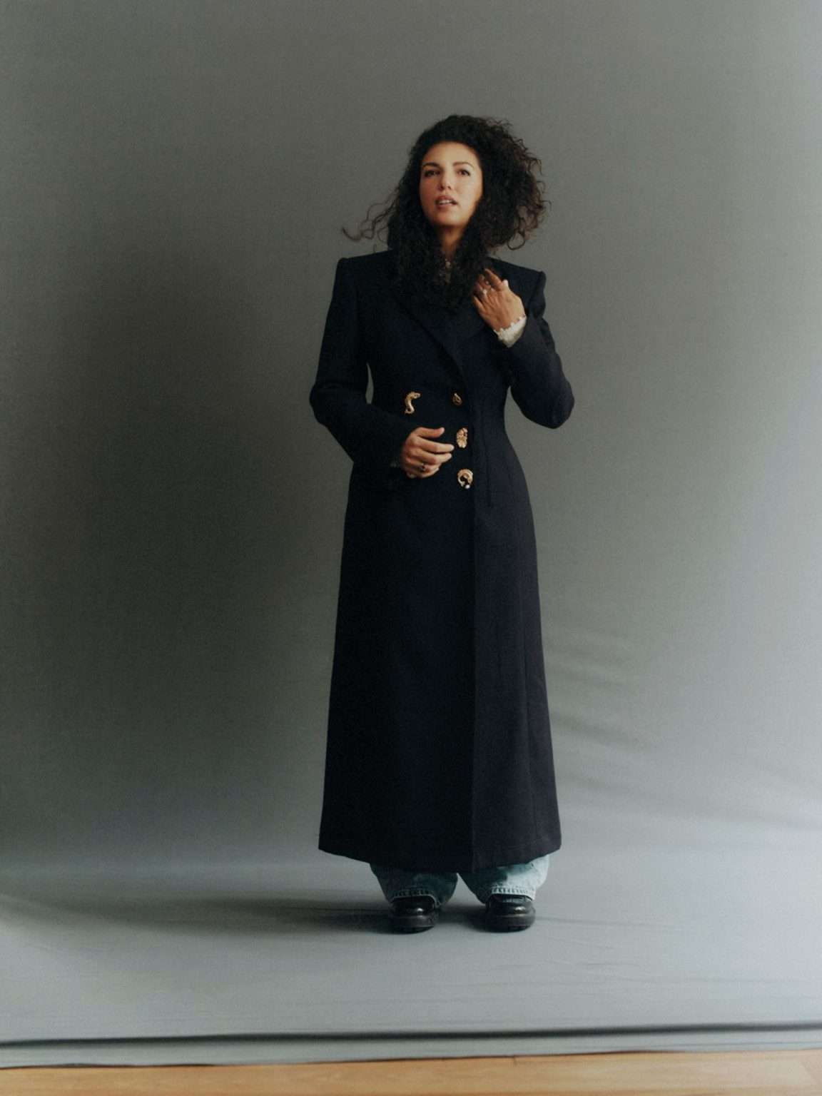 مؤسِّسة علامة أليمايس ليزلي جيرمانوس تتحدث عن الاستدامة، والعزلة ...